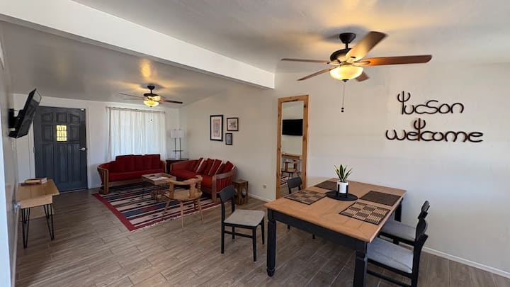 Modern House Retreat By Downtown Tucson - Tucson, AZ