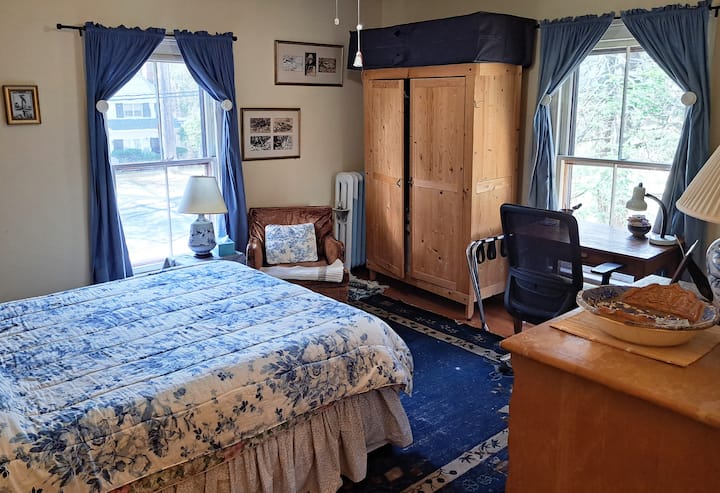 Large, Light Bedroom On The Hill (Eco Airbnb) - Great Barrington, MA