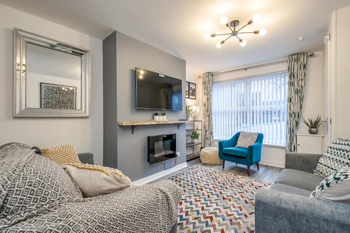 Central Townhouse Garden + Parking| Staybynumbers - Crusaders FC