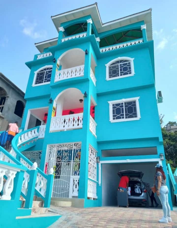The Bay Palace - Jamaica