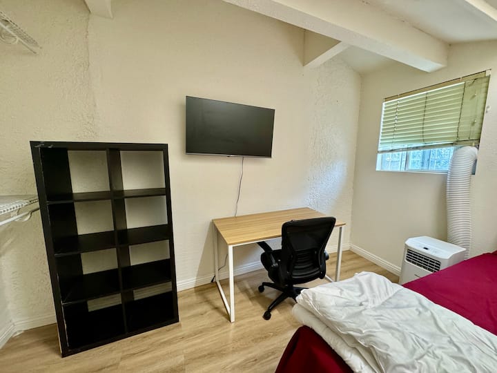 Private Safe Bedroom In Prime La - Hollywood, CA