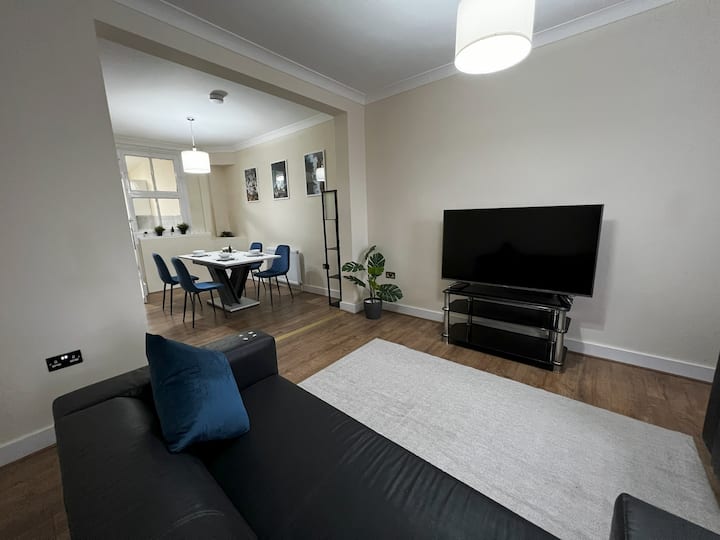 Holiday Home Near Tube Station! - Epsom
