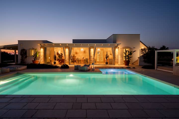 Luxury Apulian Villa, Jacuzzi And Pool - Racale
