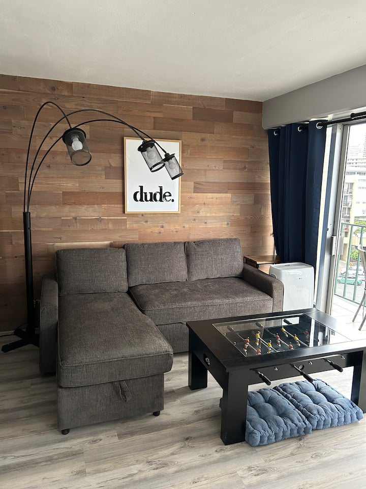 Spacious Modern 2bdrm Condo/sleeps 6/free Parking - Honolulu, HI