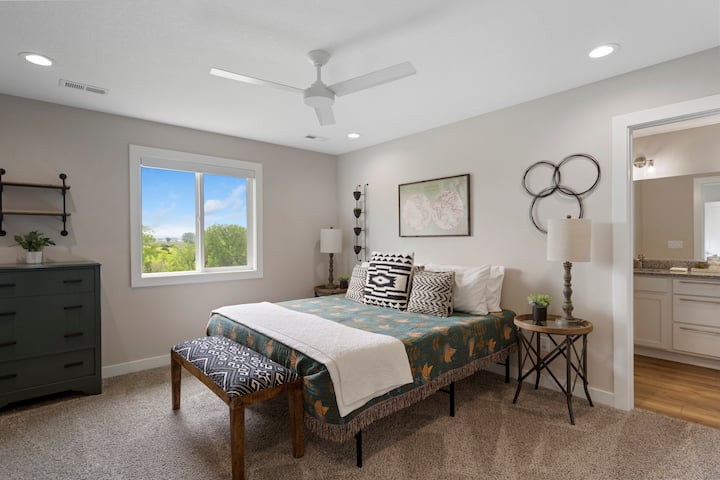 New Exclusive Scenic Escape - West Des Moines, IA