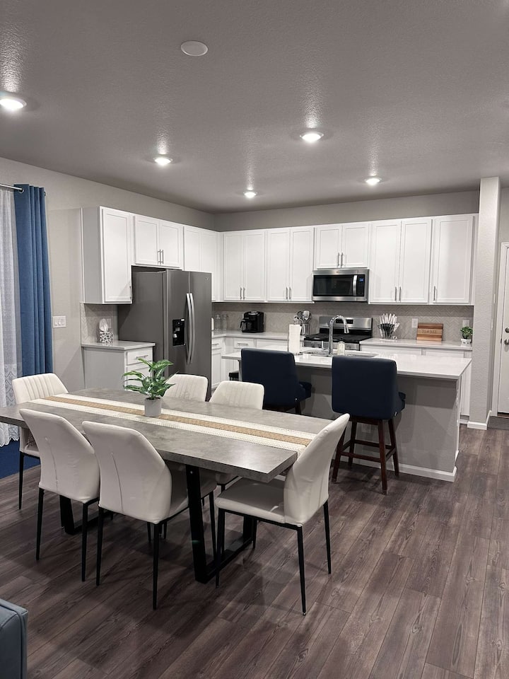 Blue Haven: Buckley Sfb & Airport Oasis - Aurora, CO