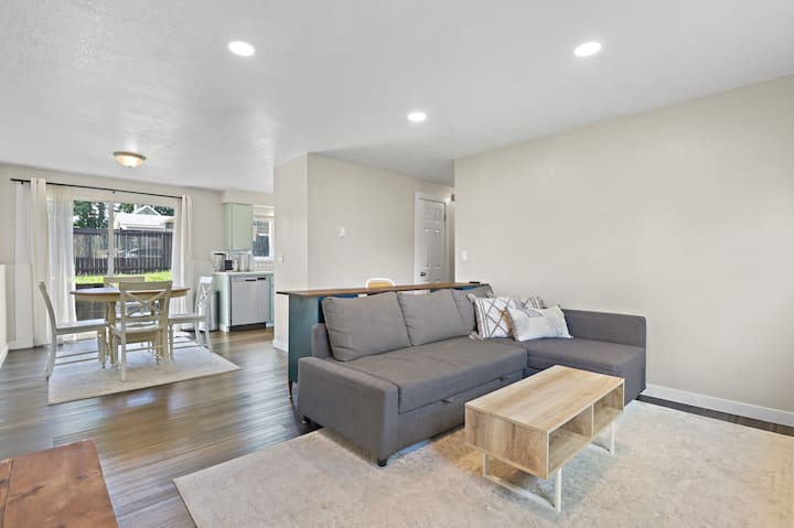 The Cozy City Dwelling - Spokane, WA