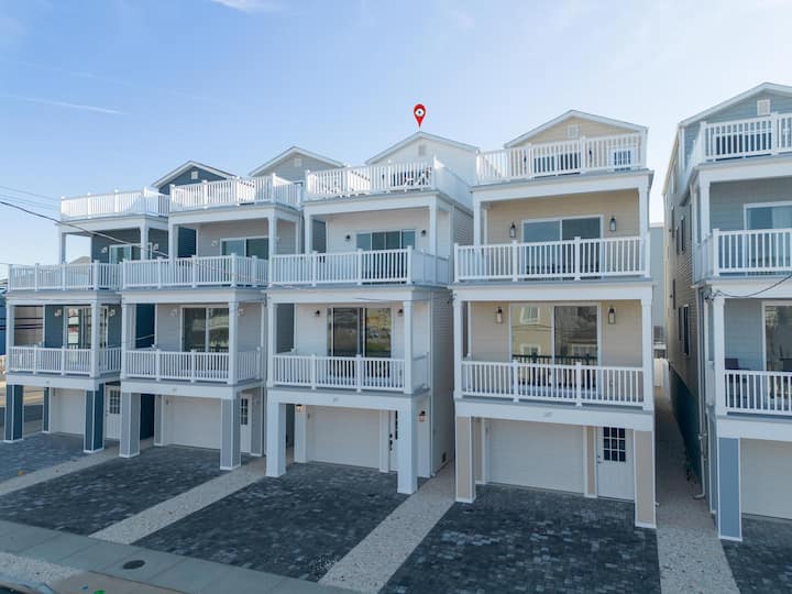 5min Wlk To The Beach| 5-bdrm, 4-bath | 3 Car Prk - Lavallette, NJ