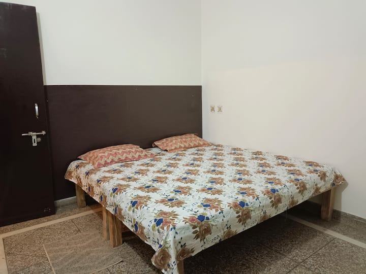 Best 1bhk Flat With Kitchen Near Galleria Gurgaon - Gurugram