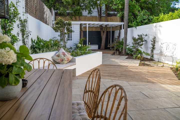 Victorian Oasis - Camps Bay