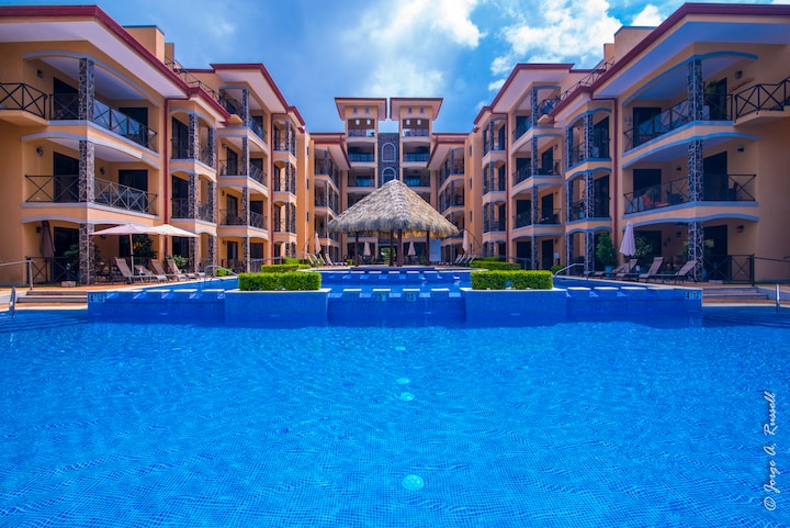 Jacó Oceanfront 3br Condo – Pools, Kitchen & Wifi - Jaco