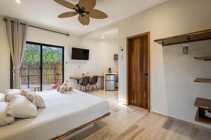 Fully-equipped, Balcony & Pool, Street Parking, Ac - Tulum