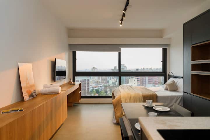 16° Andar C/ Garagem, Lavanderia E Academia - Porto Alegre