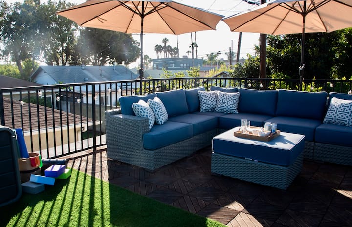 Minutes From Venice: Skylight & Roofdeck Hideaway - Venice Beach, CA