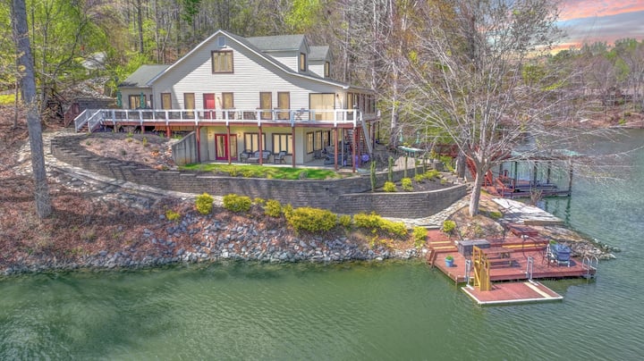 Quiet Cove-hot Tub L Dock| Kayak| Fire Pit L Grill - Smith Mountain Lake, VA