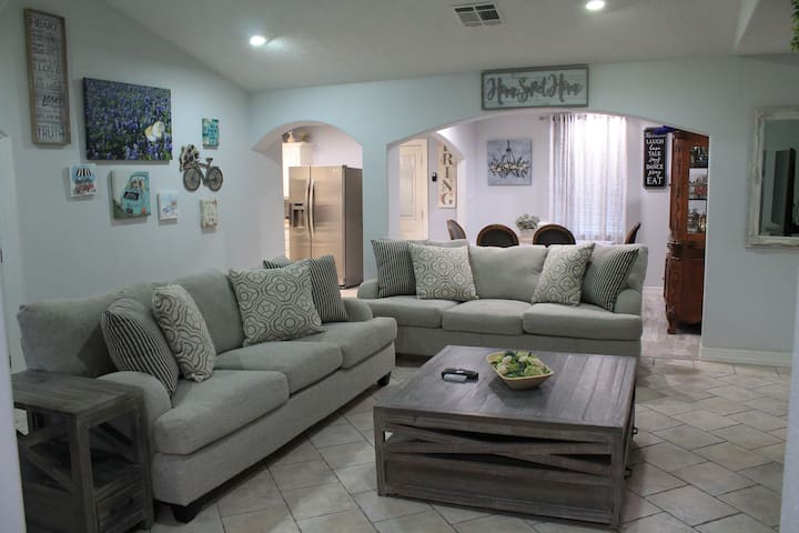 Spacious 3 Bm Home Near Kemah - League City