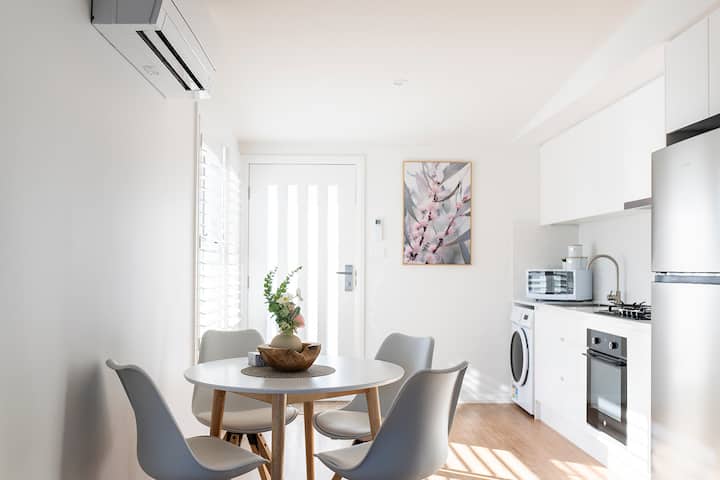 The Elm Apartments | The Pink Room - Orange