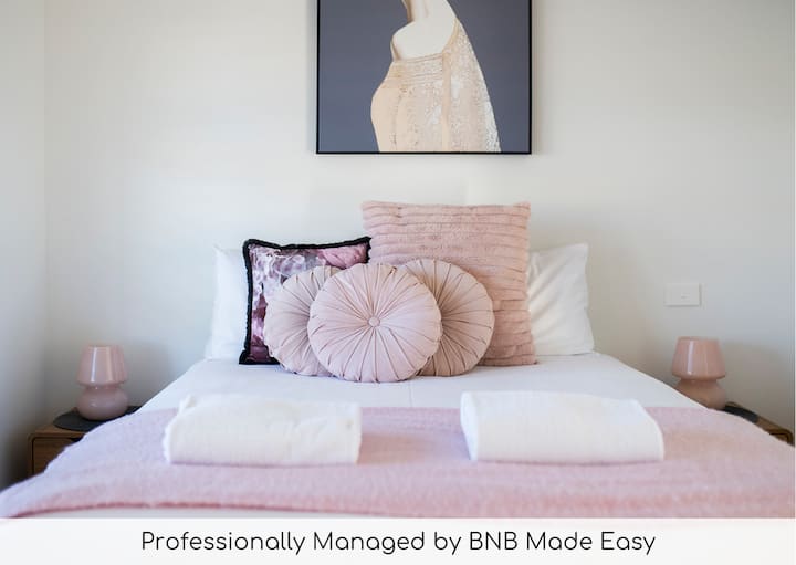 The Elm Apartments | The Pink Room - Orange