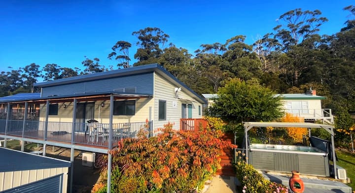 Orford Beach Retreat - The Captain's Quarters - Tasmania