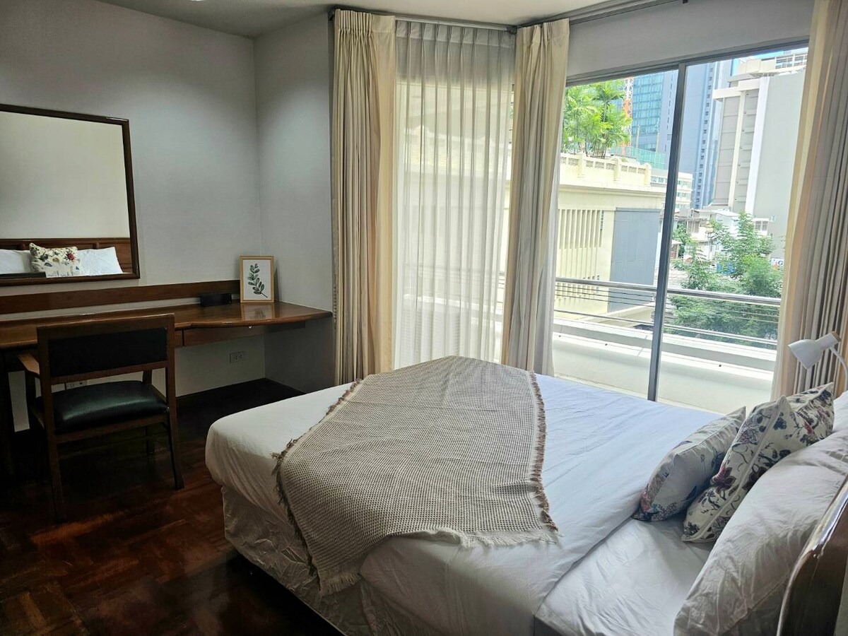 4 chambres Service Penthouse Cuisine Salon Patio Piscine - Appartements à louer à Watthana ...