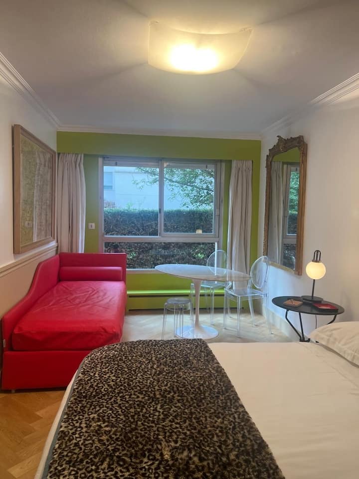 Elégant Studio Rénové Avec Vue - Paris