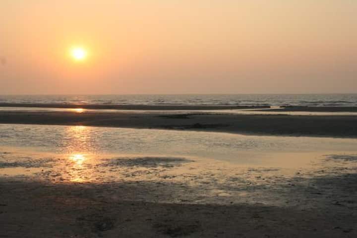 Centraal, Rustig Gelegen Appartement Met Tuintje. - De Panne