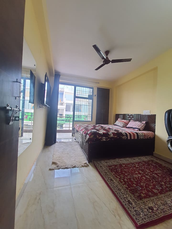 Comfy 1bhk Wi-fi/ac/ Smttv/kitchen Washing Machine - New Delhi