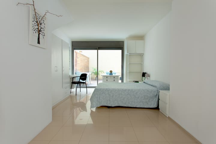 Estudio Acogedor Metro Rocafort* - Barcelona