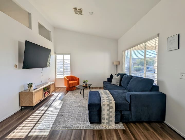 Cozy Home With Mountain Views - North Las Vegas, NV