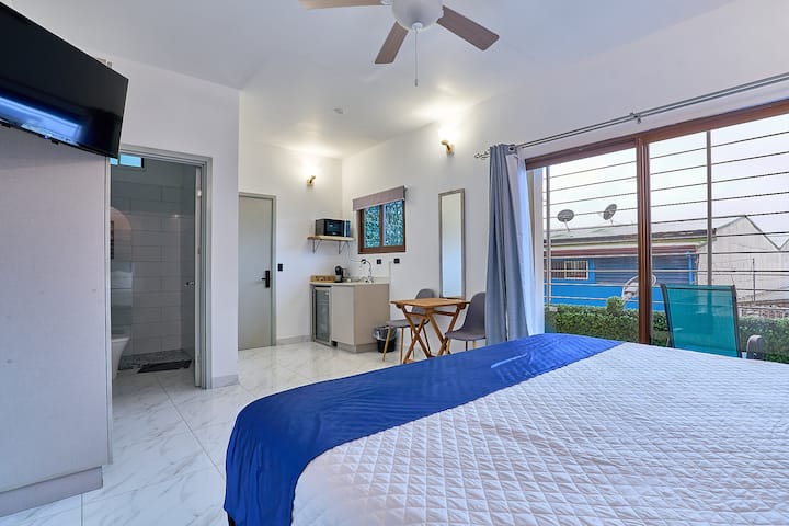 #1/luxury And Comfort: A/c, King Bed And Balcony - San José