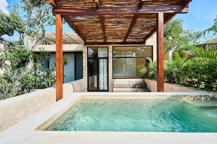 Casa Alejandra (Private Villa, 2 Pools, 3br/ 3ba) - Tulum