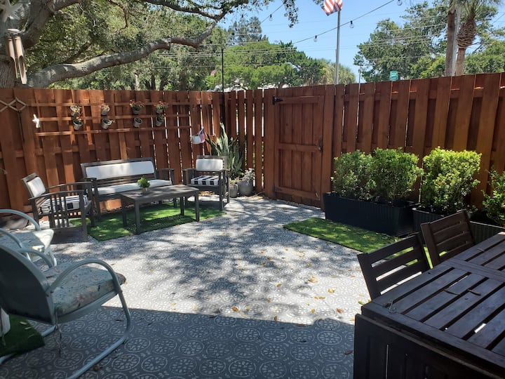 Beachside Beauty! 2/2.5 New Smyrna Retreat Awaits! - Edgewater, FL