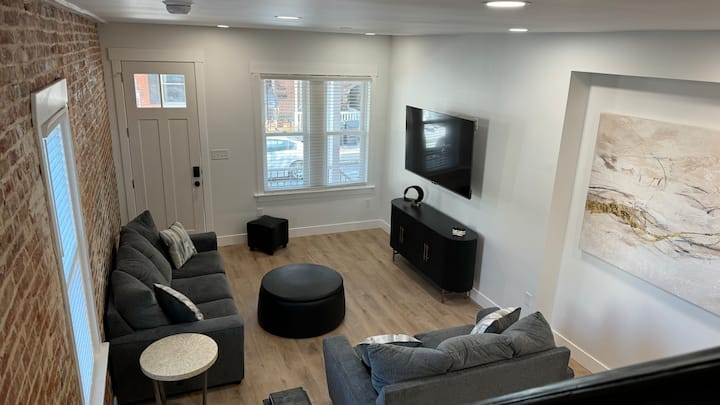 South Side Beauty 4br,2 Bath. Central Air, Parking - Devon, PA