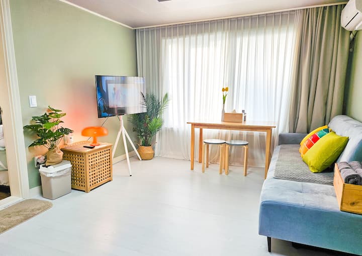 New망원역3분1층망원시장홍대역5분최대9인망리단길한강인근5bed3room 서울의 주택에서 살아보기 서울