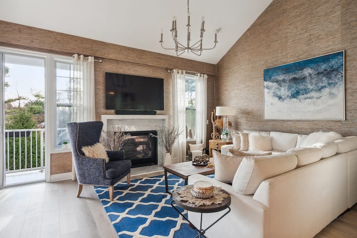 Hamptons In Huntington!
Entire Townhouse! - Woodbury