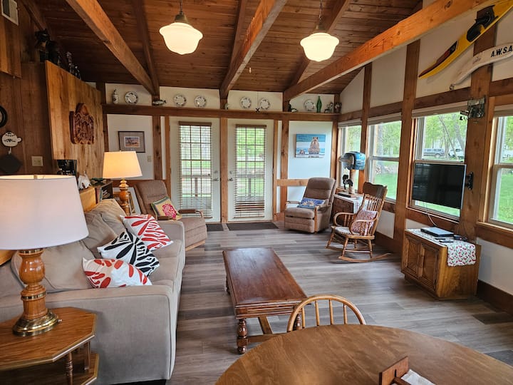 Bear Lodge, Log Cabin On Partridge Lake - Fremont, WI