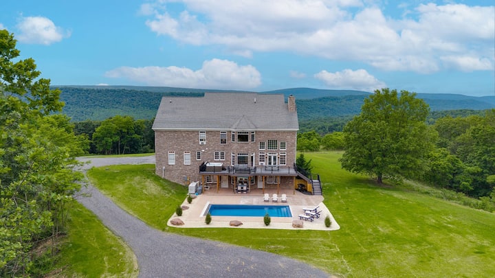 5 -Star Luxury Mountain Getaway - Grandview Lodge - Buchanan State Forest, Clearville