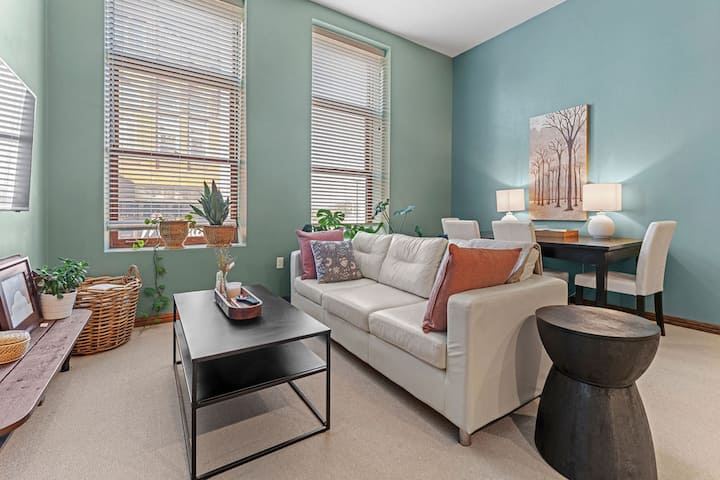 Historic Downtown Apt, Algoma Suites #4 - Sleeps 2 - Oshkosh, WI