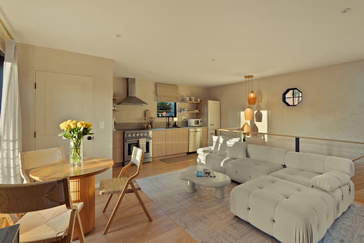 Luxe Venice Hideaway | Walk To Everything - Venice Beach, CA
