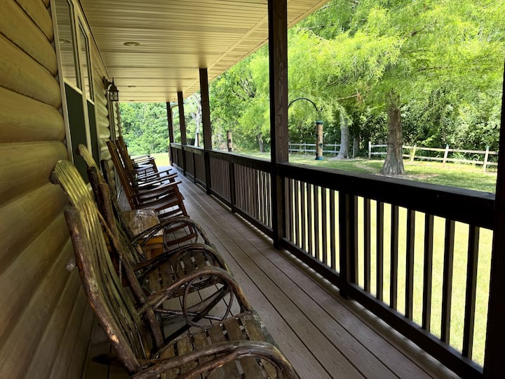 Binion Lodge: Wooded Privacy Near Lake Shelbyville - Wolf Creek State Park, Windsor