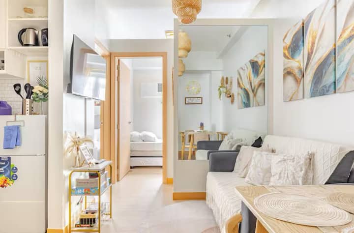 2br Near Smfairview With Netflix And Karaoke - Quezon City