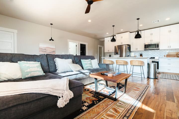Dreamy Desert Canyon Farmhouse - Kanab, UT