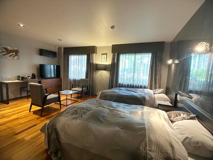 白馬村のモダンでスタイリッシュな部屋 - Hakuba