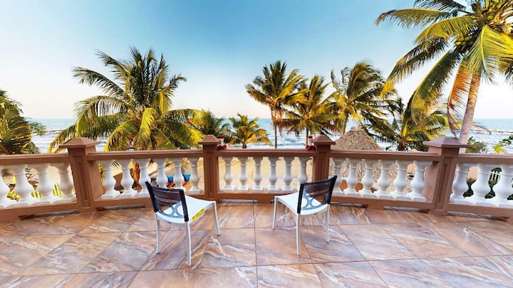 Beach & Pool At Your Front Door - Balcony House - Belice