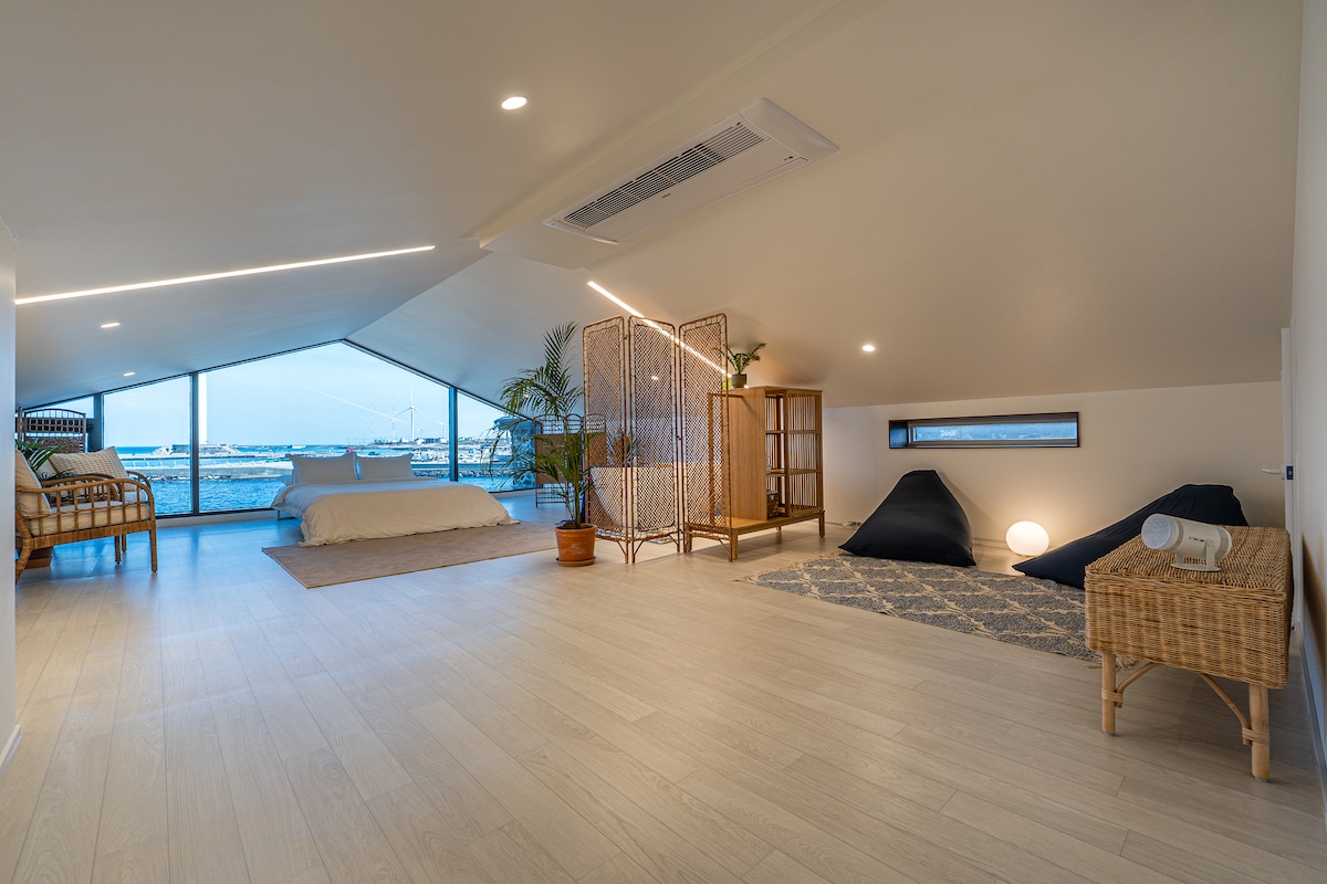 [Casa Daljinbat Mutchet-dong] Jeju East, Woljeong-ri, Conan Beach, Sea ...