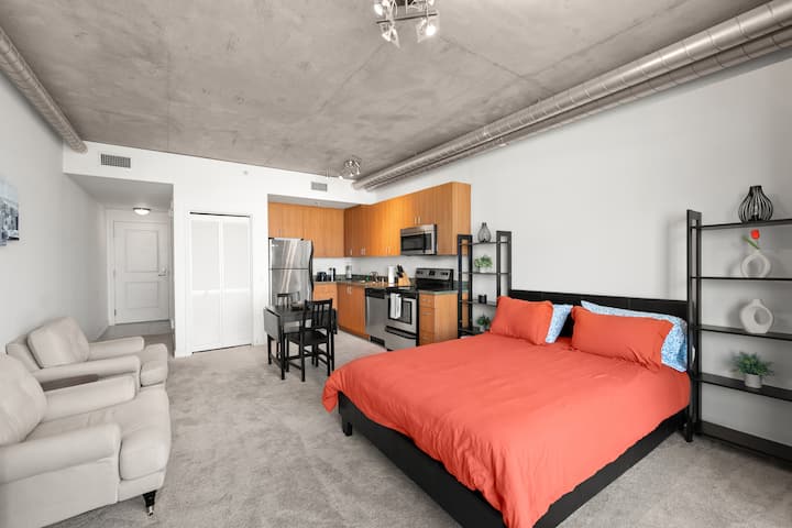 High-rise Condo W/great Views&free Parking&wifi - Coronado, CA