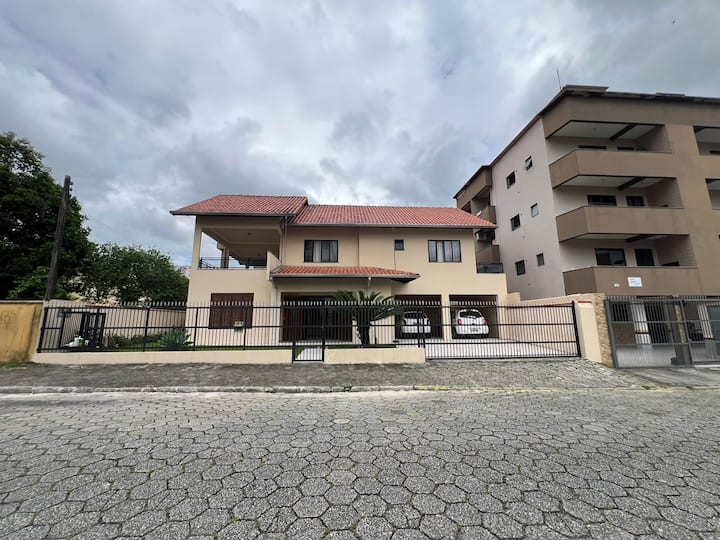 Casa Térrea - Bem Localizada - Itapema