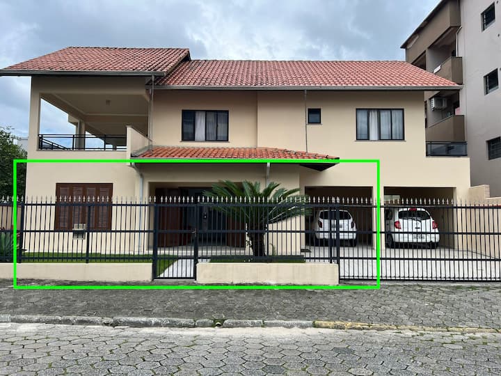 Casa Térrea - Bem Localizada - Pôrto Belo