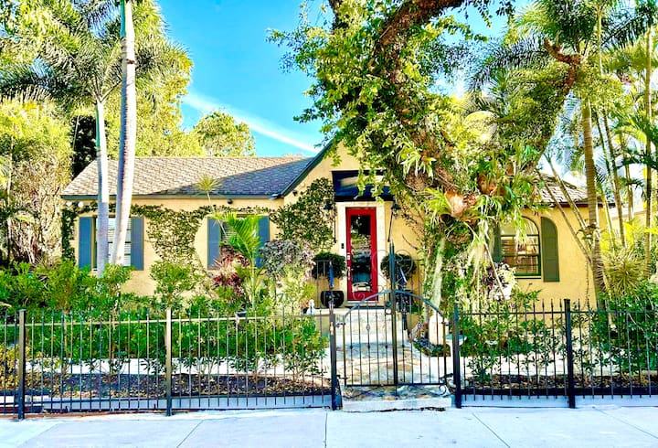 Oasis Sun, Surf & Style
 Garden Retreat - Miami, FL