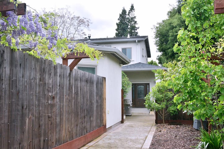 Home Near Palo Alto/menlo Park - Redwood City, CA